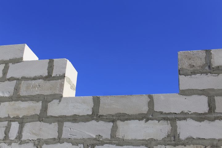 Comment monter un mur en parpaing | Castorama