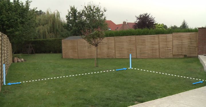 Comment installer un grillage en panneaux | Castorama