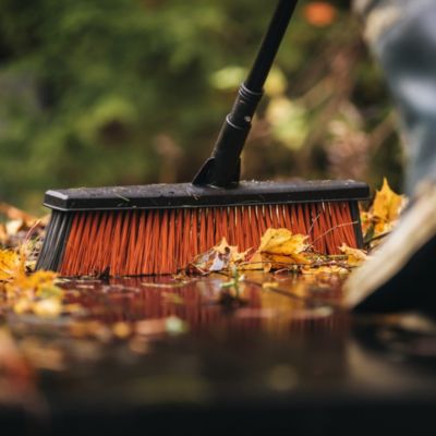 Balai de jardin multi-usages taille L Solid Fiskars L. 48 cm noir