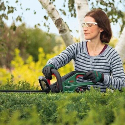 Bosch UniversalHedgeCut 18-50 sans fil 18 V, lame 50 cm, batterie 2,5 ...
