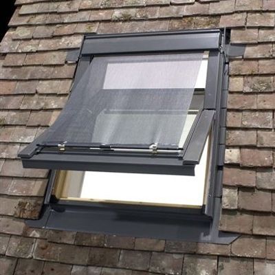 Fenêtre de toit à projection/rotation Velux GGL Tout confort bois SK06 ...
