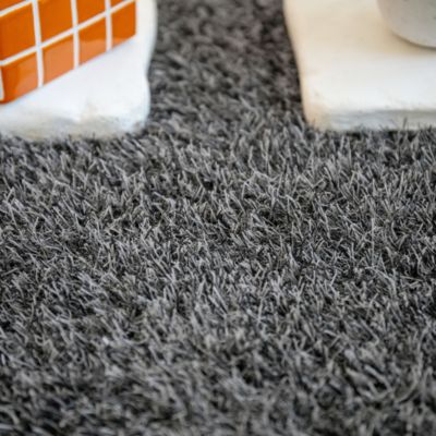 Gazon artificiel Arty Gris Foncé - 22 mm - Rouleau de 4m x 16m