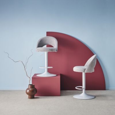 Lot de deux tabourets de bar ajustables métal et tissu gris clair. pied ...