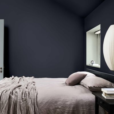 Peinture murs, plafonds, boiseries et radiateurs bleu d’encre mat Dulux ...