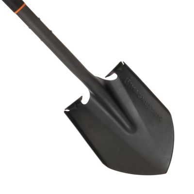 Pelle pointue avec manche composite Magnusson