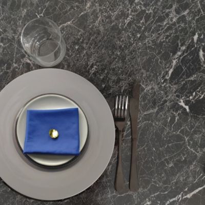 Plateau 70x70 decor marbre noir brillant chants laiton - Restootab