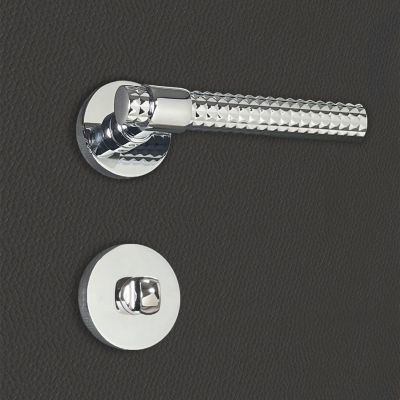 Poignée de porte design à condamnation finition aspect chrome brillant ...