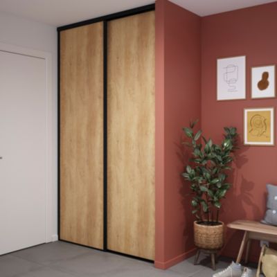 Porte de placard coulissante effet chêne brut avec cadre noir GoodHome ...