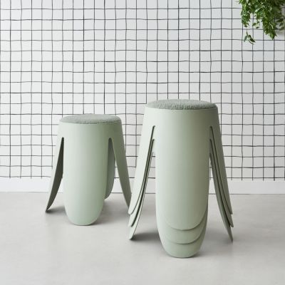 Set de 4 tabourets empilables verts céladon. bouclette texturée. NIKI ...