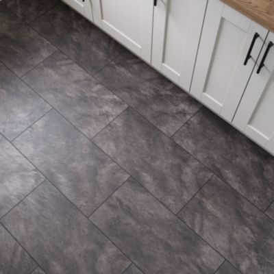 Sol stratifié clipsable Slate aspect pierre anthracite 8 mm compatible ...